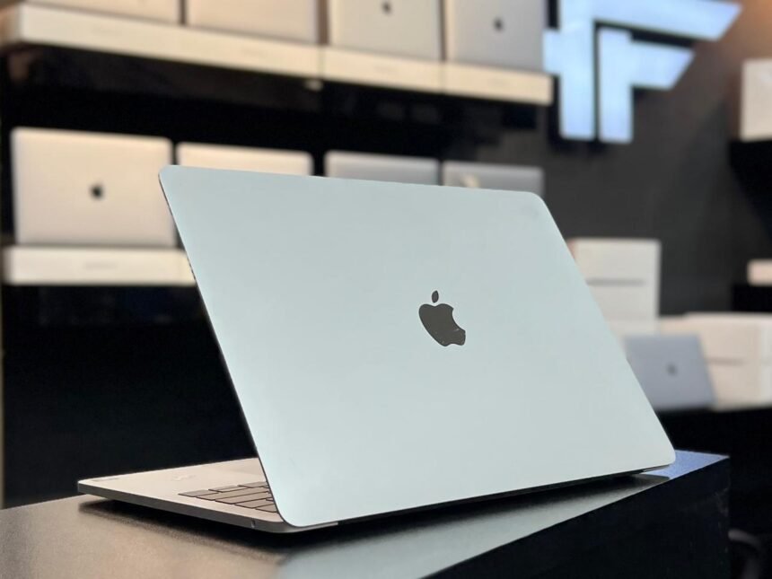 Macbook Pro 2019 | 13 inch | TouchBar | intel core i5 16GB Ram 256GB ...